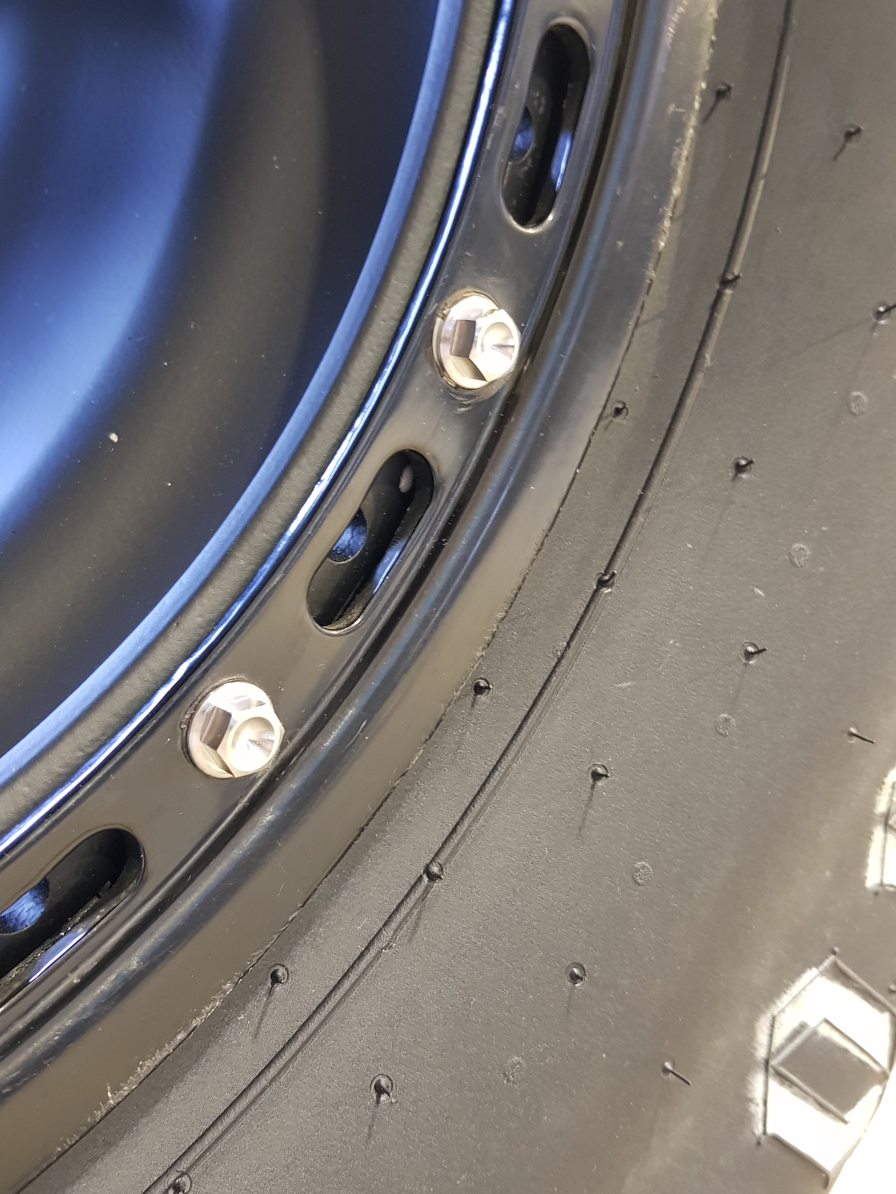 Reduced hex beadlock bolt kit 7/8" long